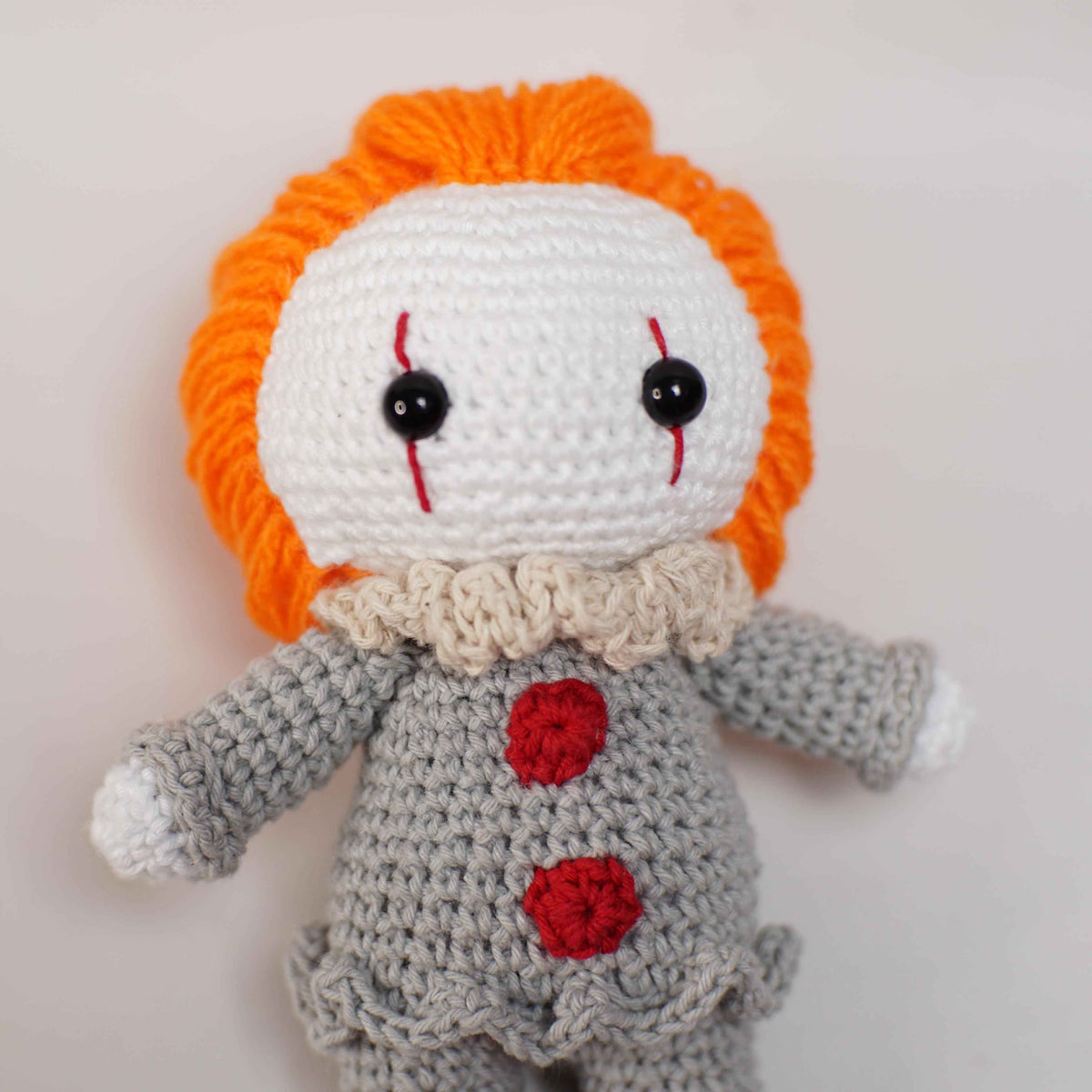 Pennywise IT clown amigurumi crochet doll pattern – Lenns Craft